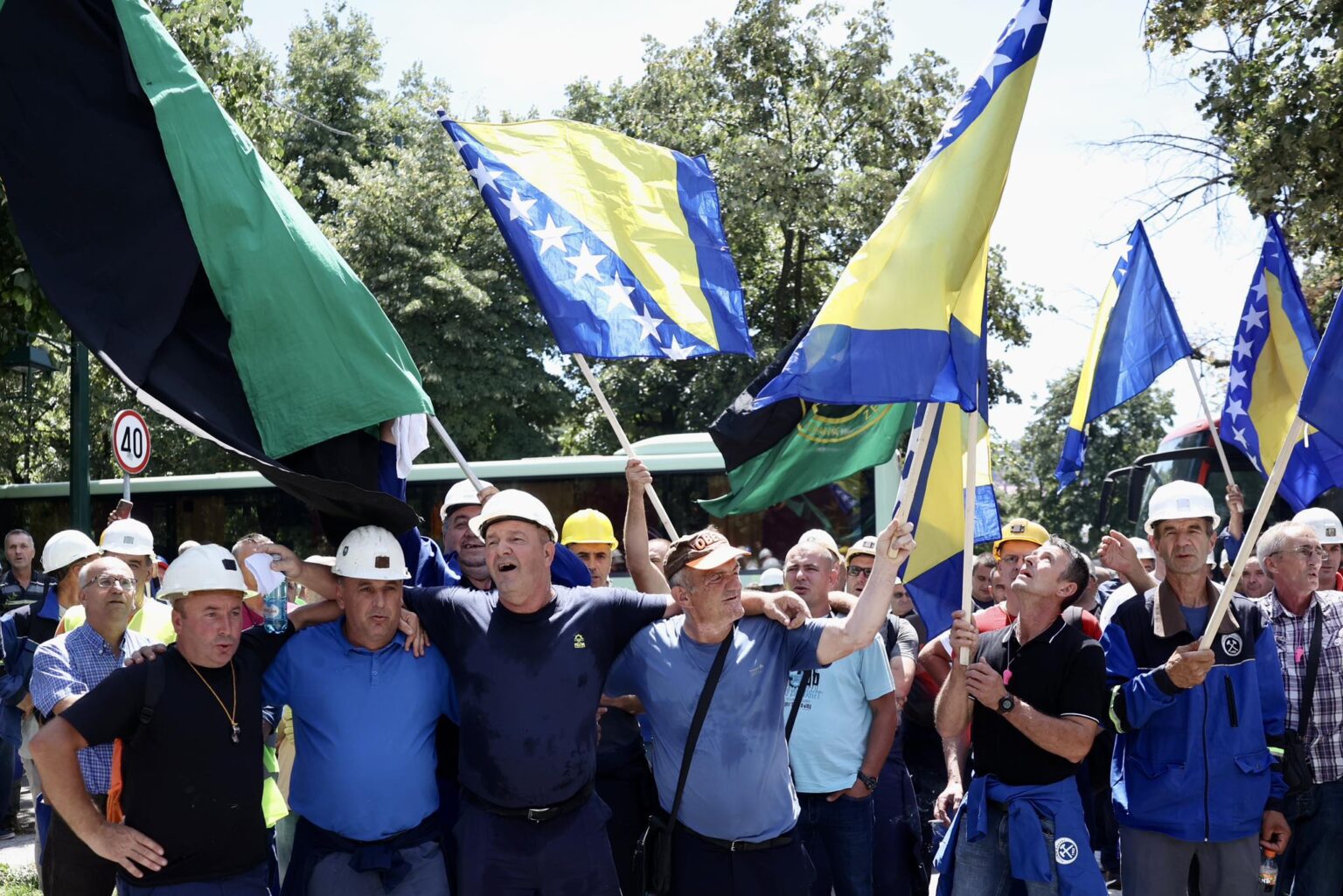 VIDEO: Rudari proteste u Sarajevu završili uz "Šehidski rastanak ...