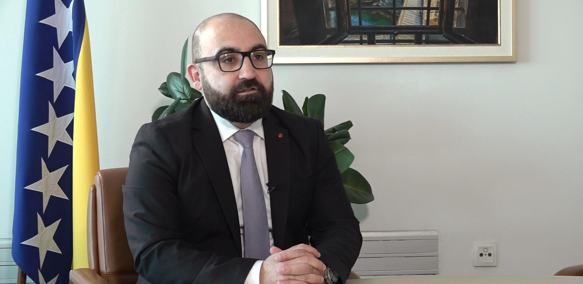 Ko će na čelo Porezne uprave? Iako je pao na ispitu, najveće šanse ima ...