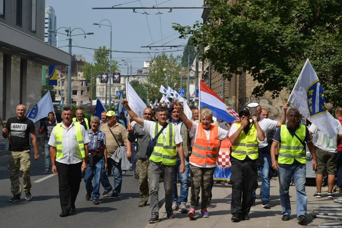 Demobilisani borci mogu u penziju sa 58 godina, evo koliko moraju imati ...