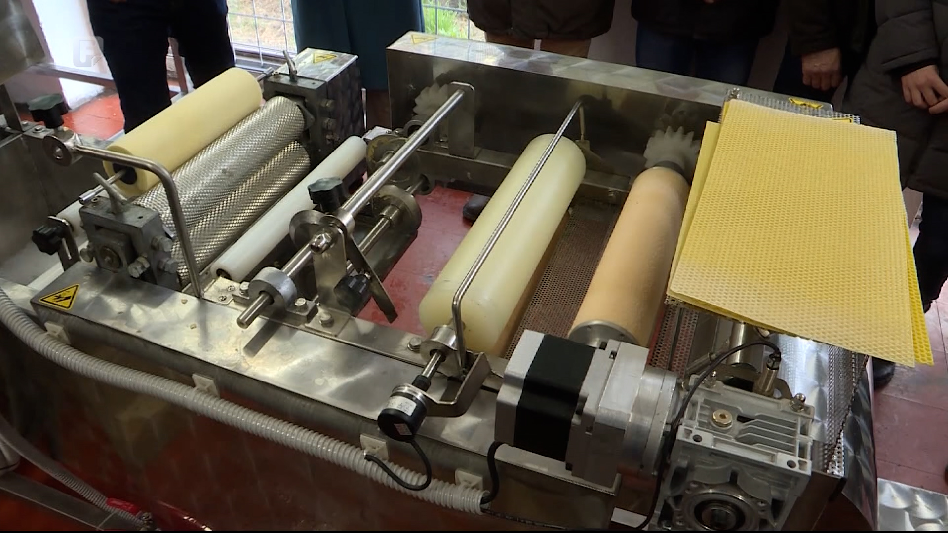 VIDEO: Zenički pčelari nabavili mašinu za proizvodnju satnih osnova od ...