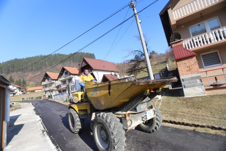 Uspješno završena sanacija puta u zaseoku Lađice, MZ Čajdraš - Zenicablog