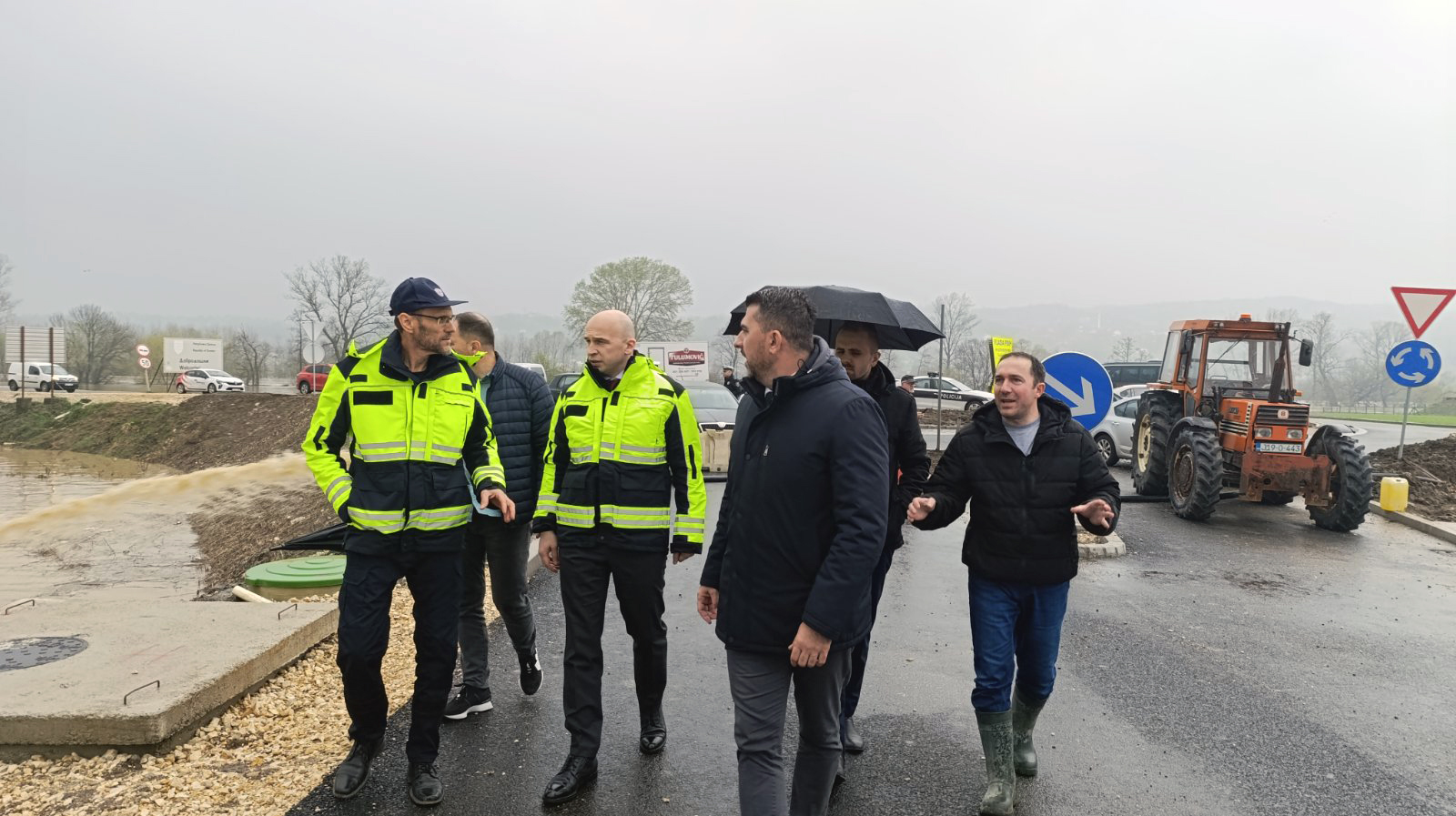 Premijer Pivić obišao Doboj Jug koji je najviše pogođen poplavama u ZDK ...