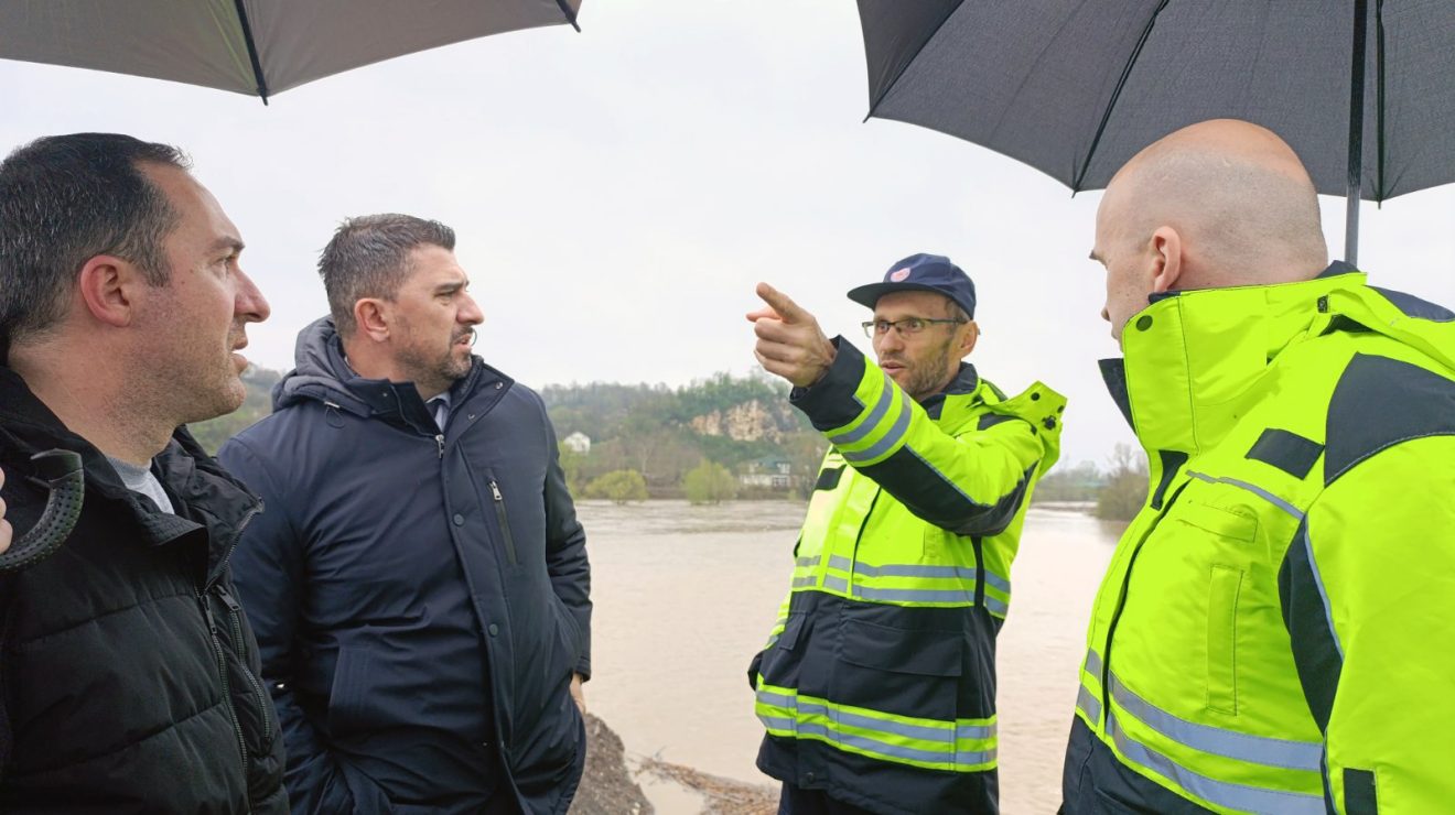 Premijer Pivić obišao Doboj Jug koji je najviše pogođen poplavama u ZDK ...