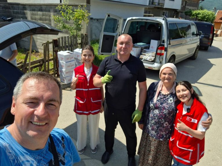 Crveni polumjesec Turske i Mostovi prijateljstva BiH podijelili tonu ...