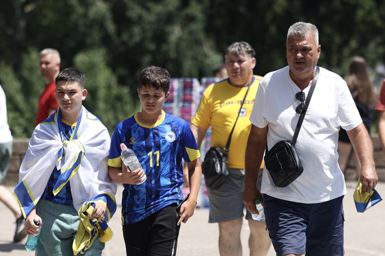 VIDEO x3 + FOTO galerija: Atmosfera na ulicama Zenice kao nekada - Grad ...