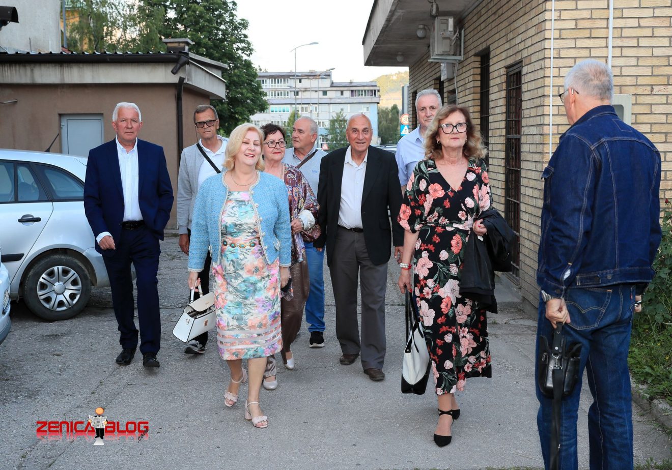 FOTO: Emotivni susret nakon pola stoljeća- Maturanti Tehničke škole „Đuro Salaj“ obilježili 50 ...