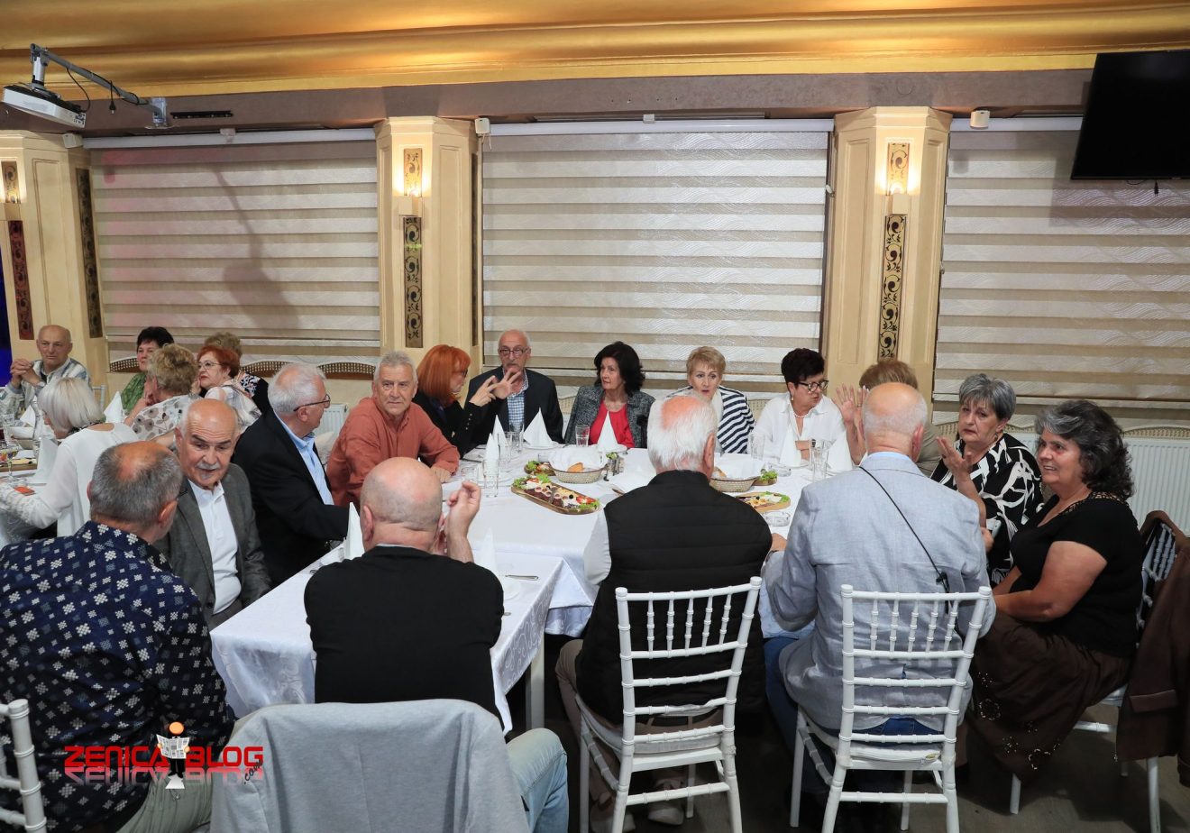 FOTO: Emotivni susret nakon pola stoljeća- Maturanti Tehničke škole „Đuro Salaj“ obilježili 50 ...