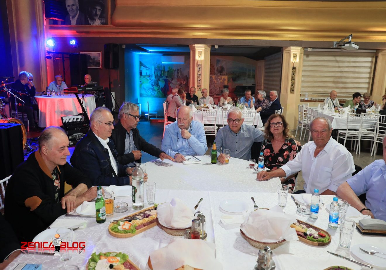 FOTO: Emotivni susret nakon pola stoljeća- Maturanti Tehničke škole „Đuro Salaj“ obilježili 50 ...