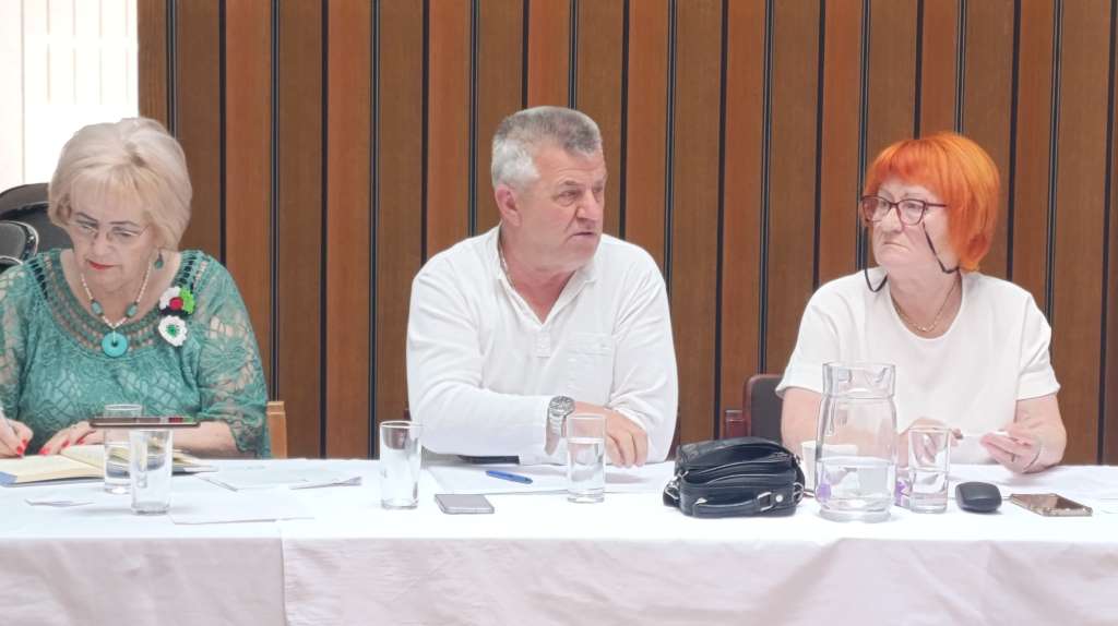 Zenica - Penzioneri traže vanredno povećanje penzija prije tematske ...