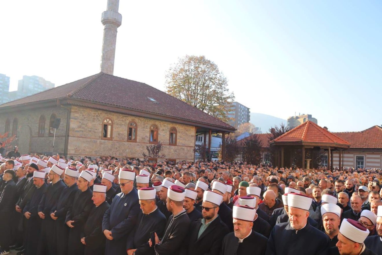 Reisul-ulema u Zenici na dženazi hfz. Halilu Mehtiću: Njegova prisutnost među nama bila je ...