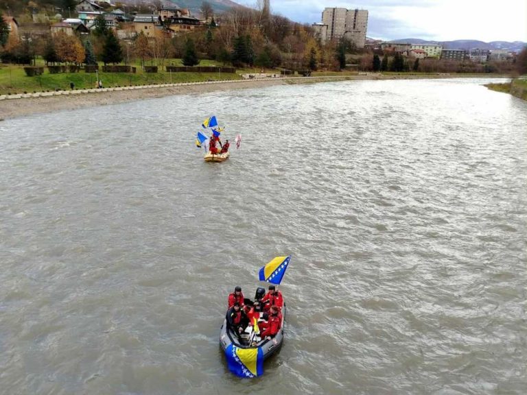 FOTO: Rafteri Rafting kluba Bosna i Interventna spasilačka služba ...